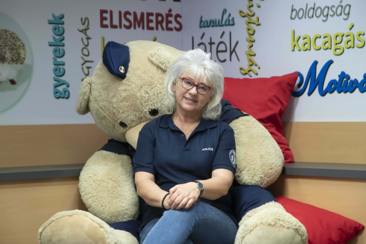 Segít, ameddig csak lehet | A Rendőrség hivatalos honlapja